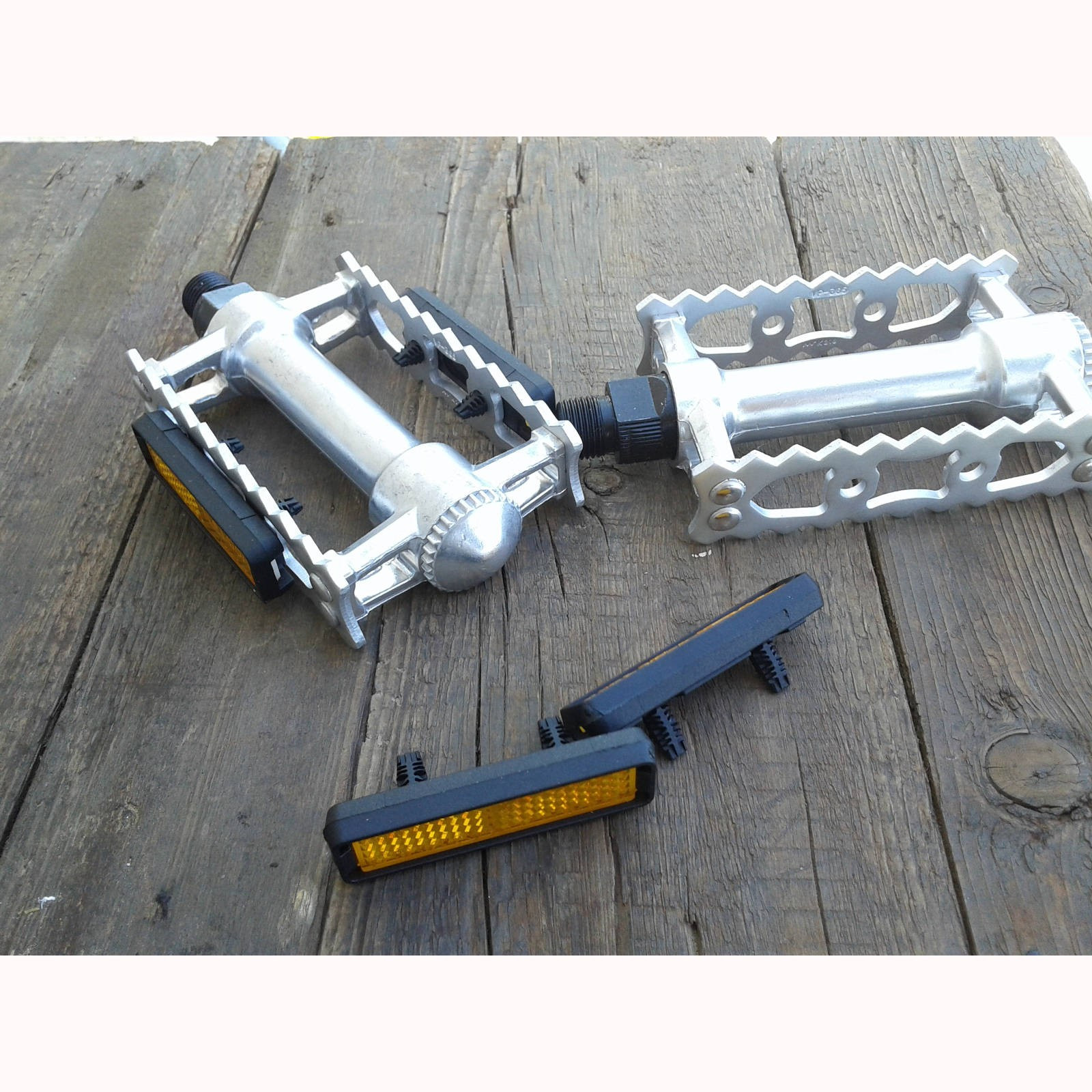 CLASSIC RETRO ALLOY SPORT PEDALS FOR ROAD BIKE