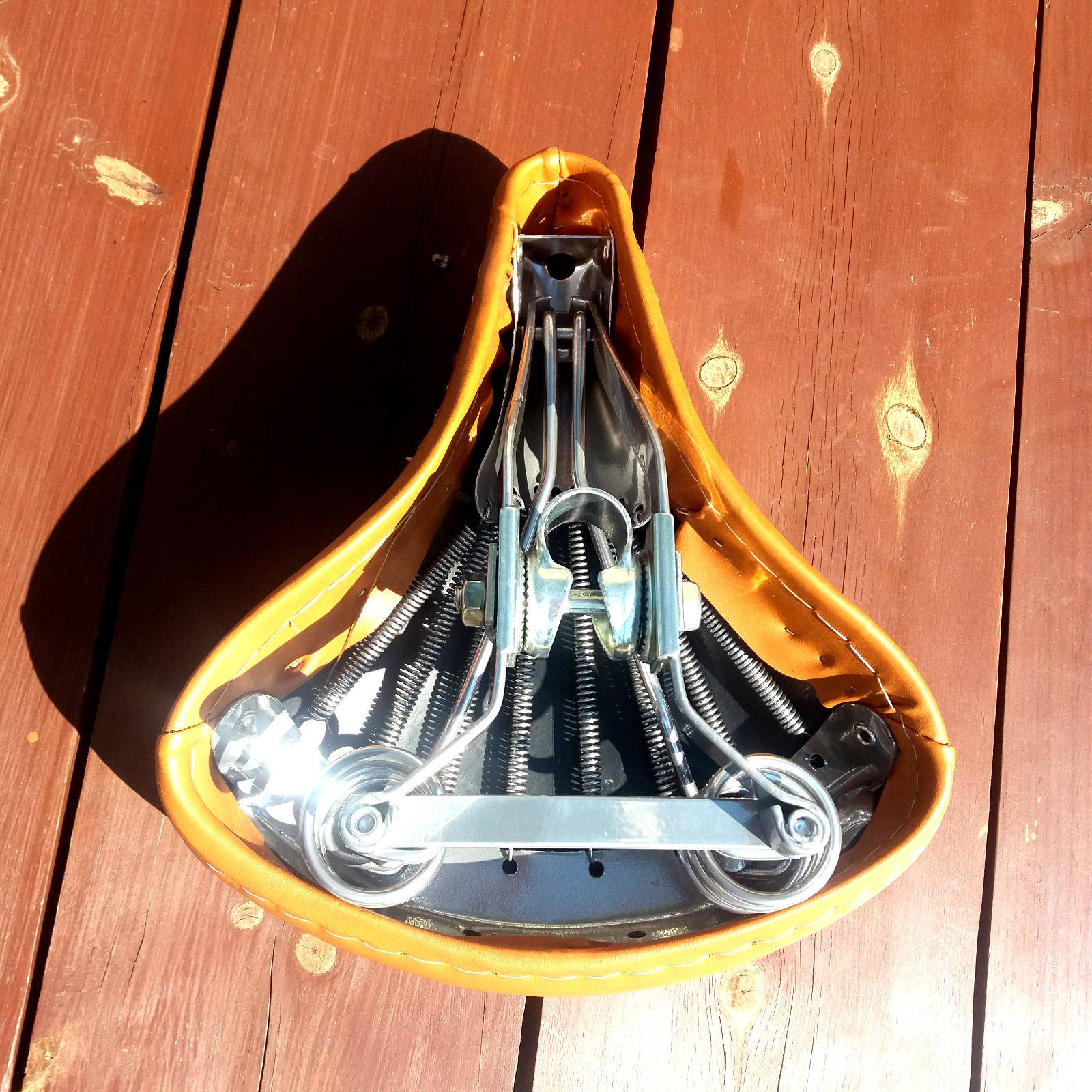 CLASSIC COIL-SPRING BICYCLE SADDLE (HONEY BROWN)